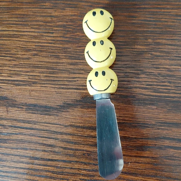 Boston Warehouse | Dining | Boston Warehouse Yellow Smiley Face Cheese ...